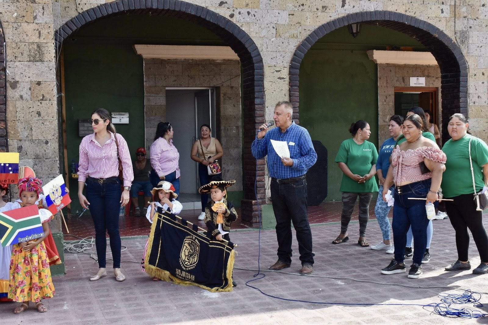 Gobierno de tecuala recibe colorido desfile para conmemorar el Día de ...
